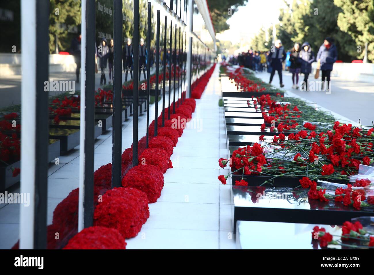 People visiting Alley of Martyrs on anniversary of 20th January tragedy ...