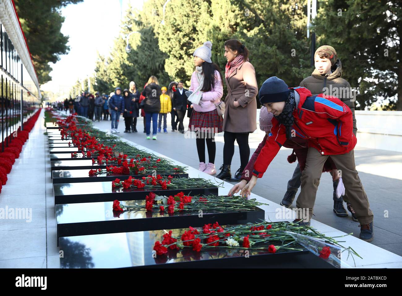 People visiting Alley of Martyrs on anniversary of 20th January tragedy ...