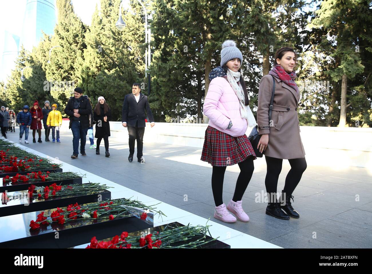 People visiting Alley of Martyrs on anniversary of 20th January tragedy ...