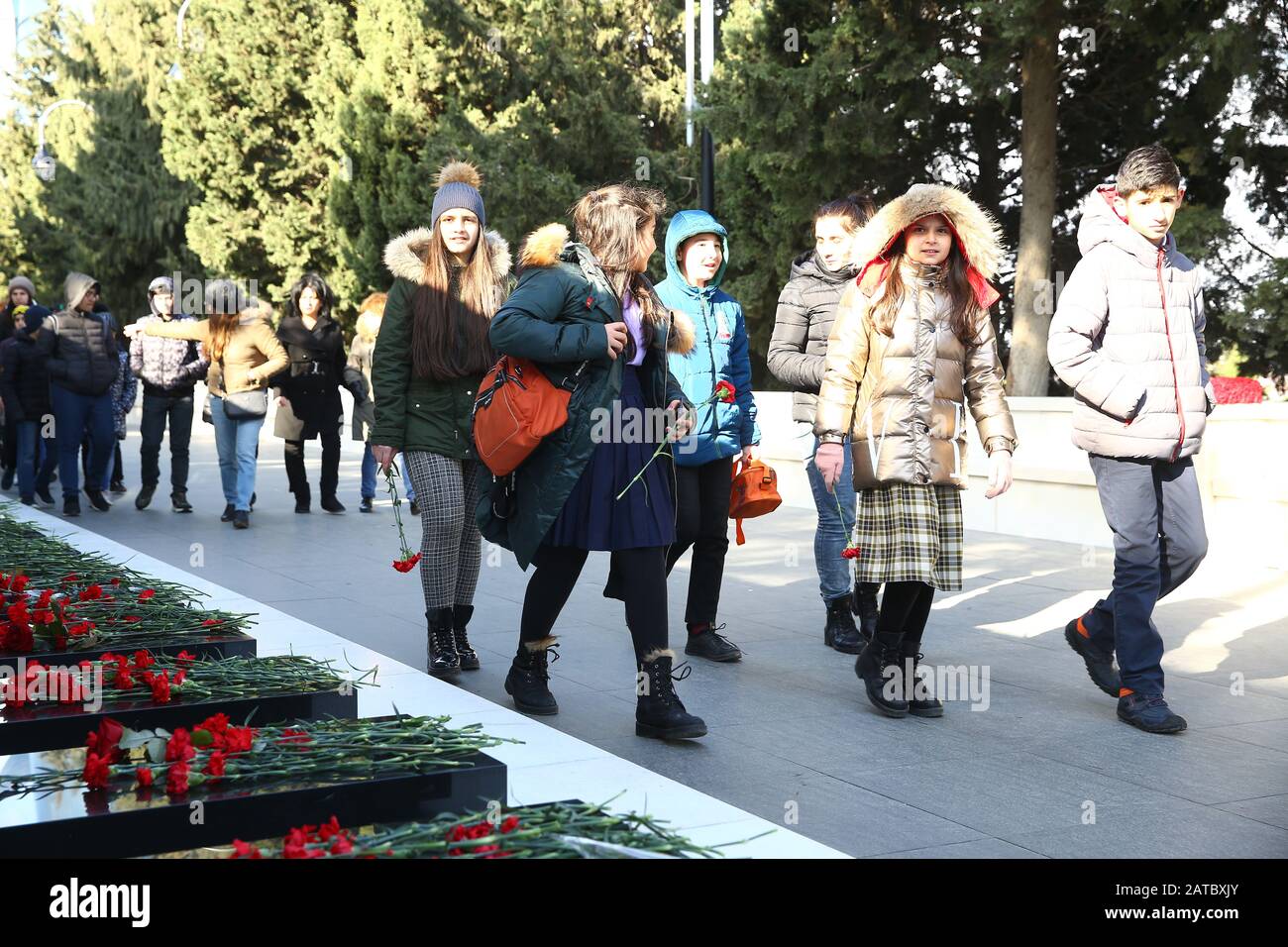 People visiting Alley of Martyrs on anniversary of 20th January tragedy ...