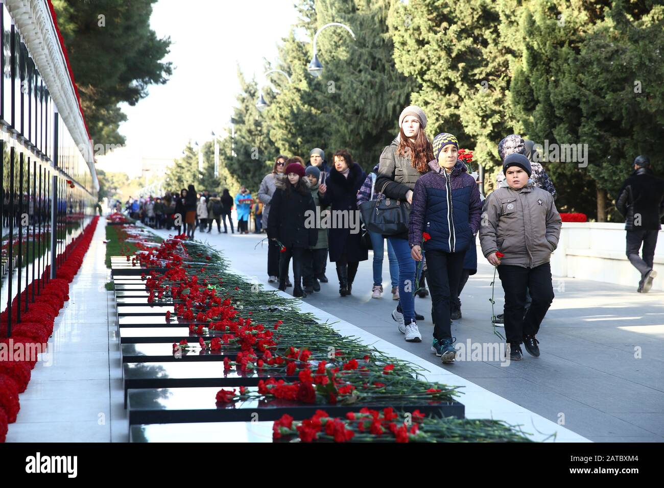 People visiting Alley of Martyrs on anniversary of 20th January tragedy ...