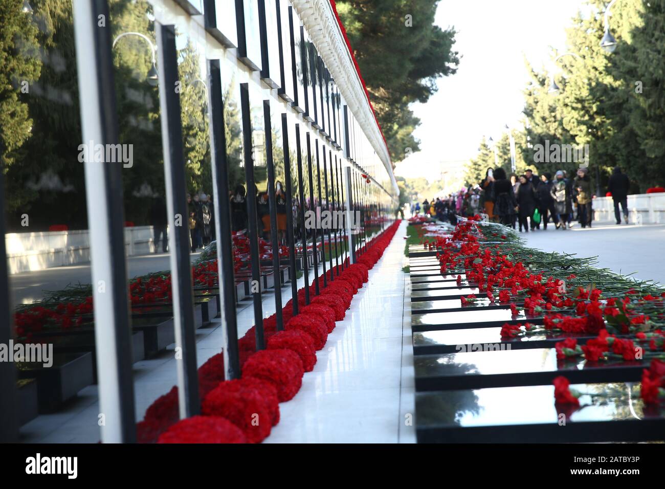 People visiting Alley of Martyrs on anniversary of 20th January tragedy ...