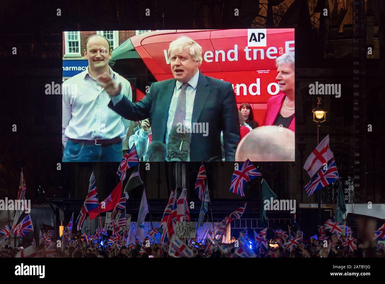 Vote leave bus hi-res stock photography and images - Alamy