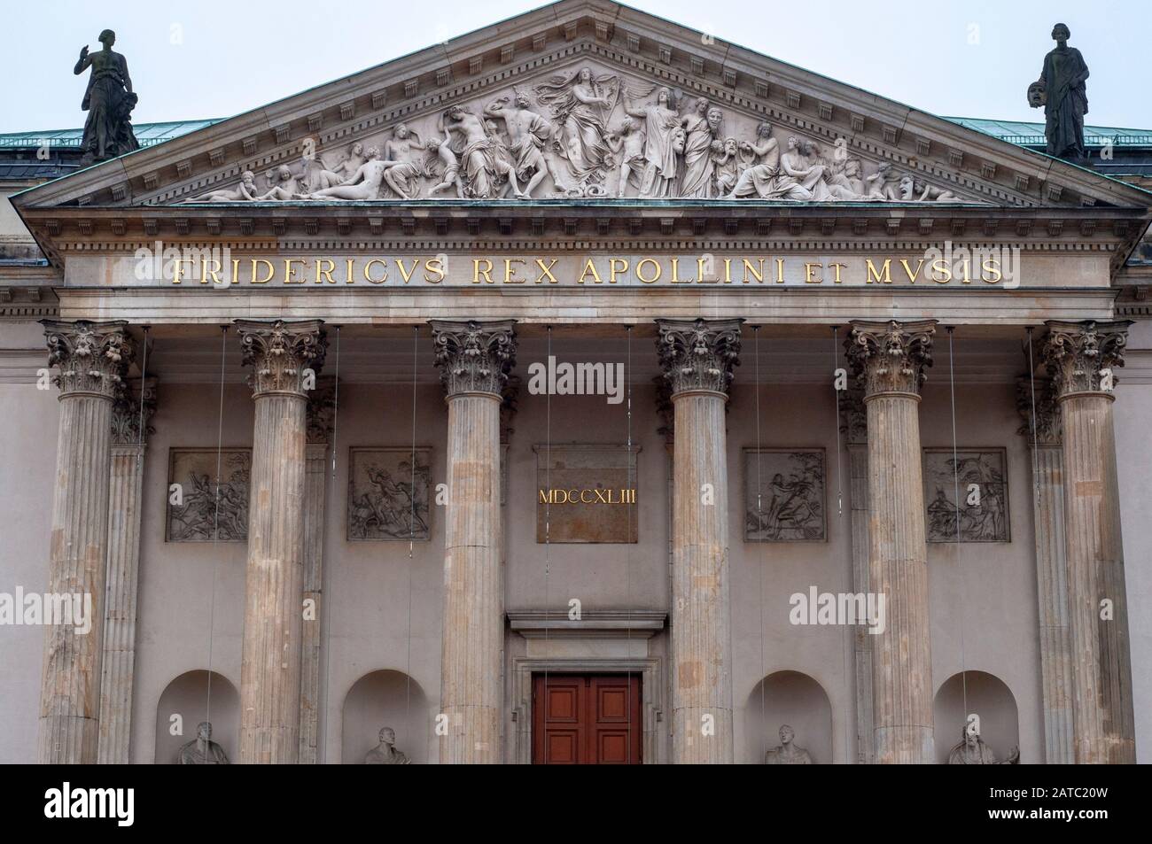 Deuthche opera hi-res stock photography and images - Alamy