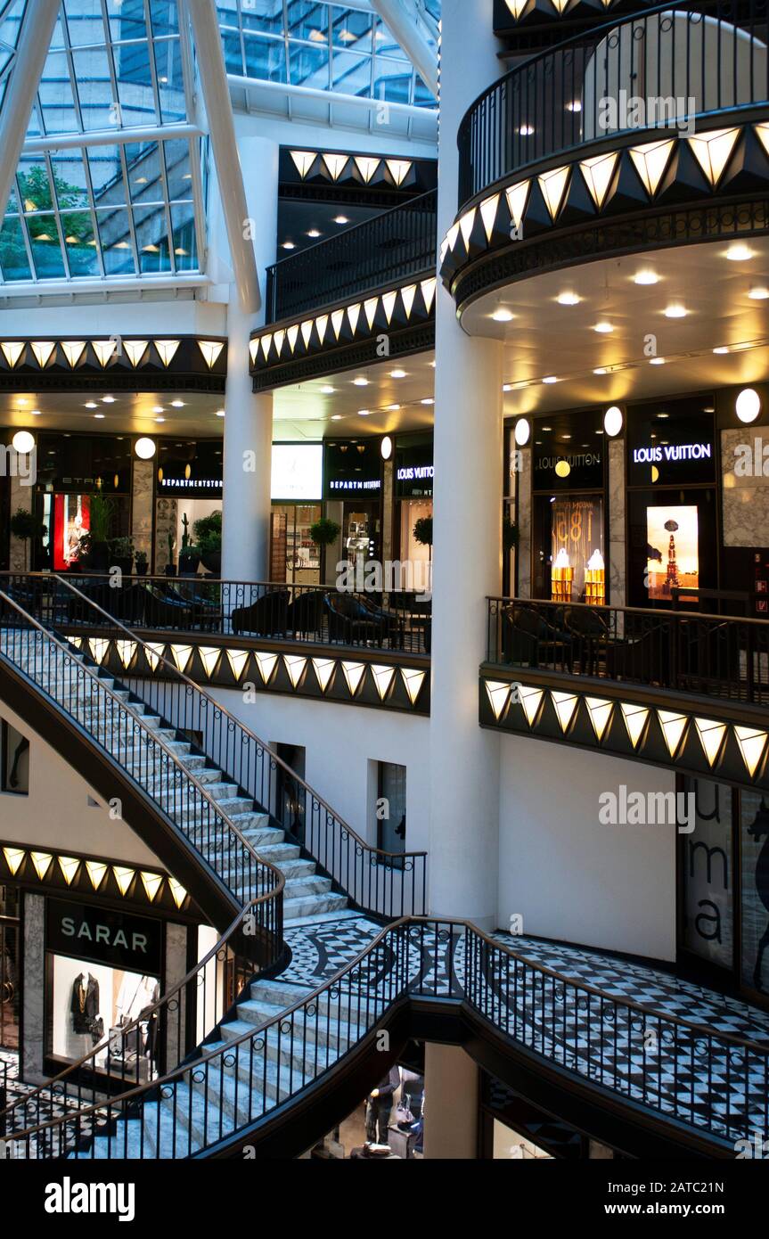 Interior view of the mall of berlin hi-res stock photography and images ...