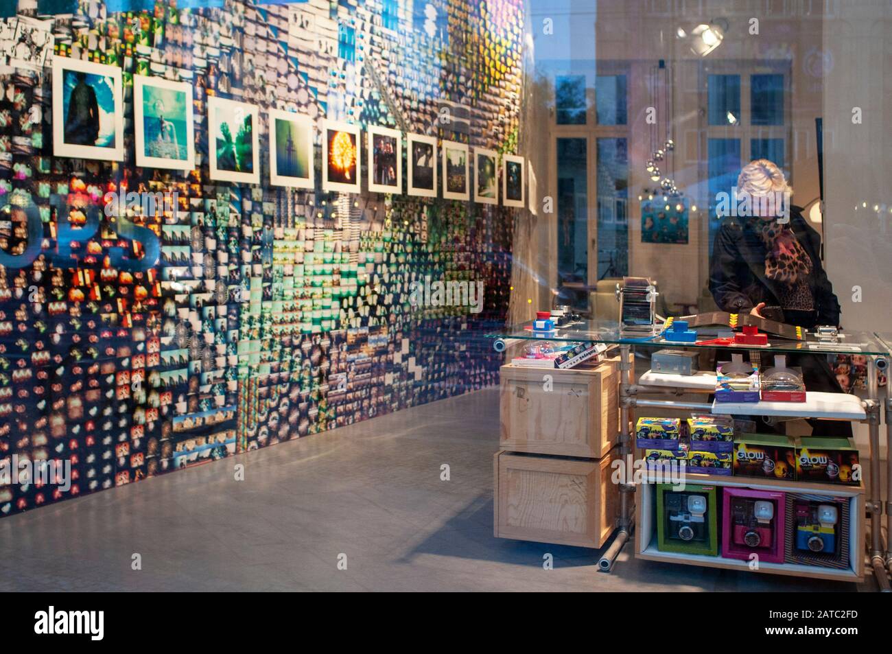 Shop front business names hi-res stock photography and images - Alamy