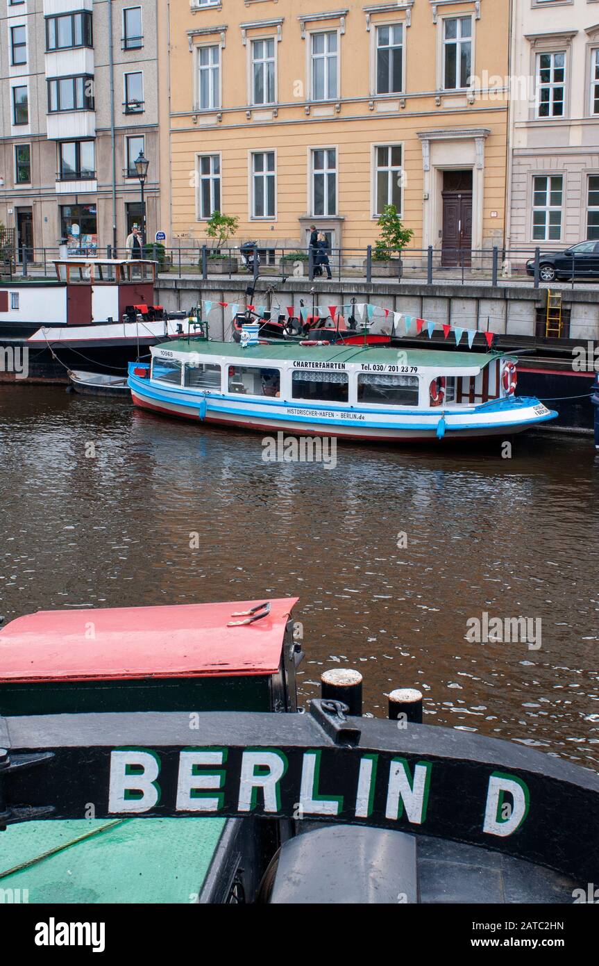 Ships in the Museumshafen Historic Harbour, Markisches Ufer, Mitte ...