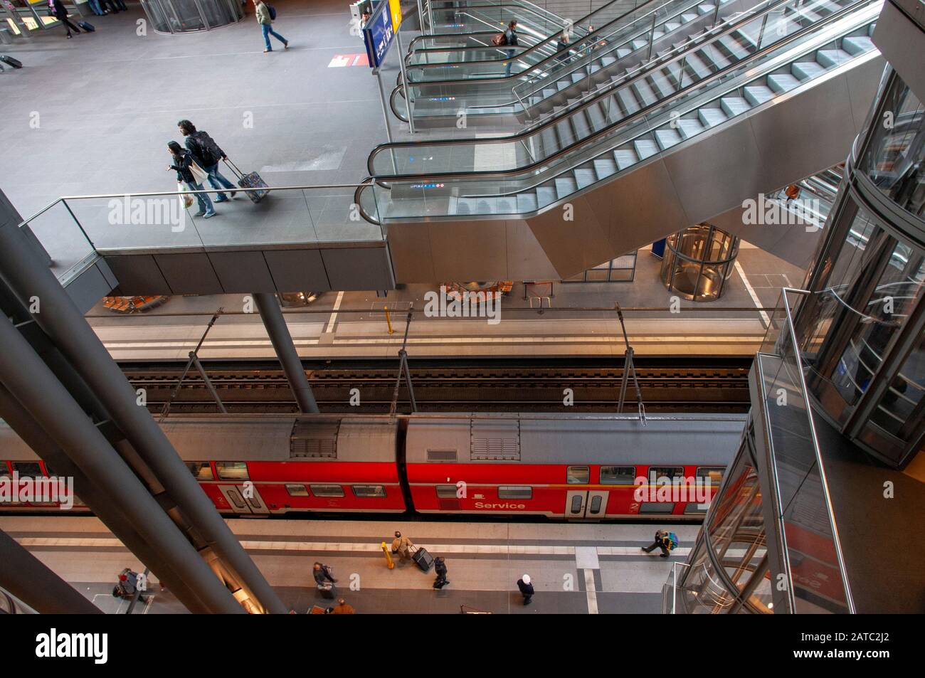 Passengers boarding an Regional Express (RE) train at Berlin ...