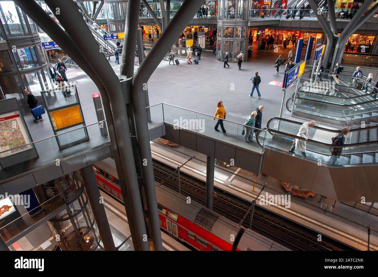 Passengers boarding an Regional Express (RE) train at Berlin ...