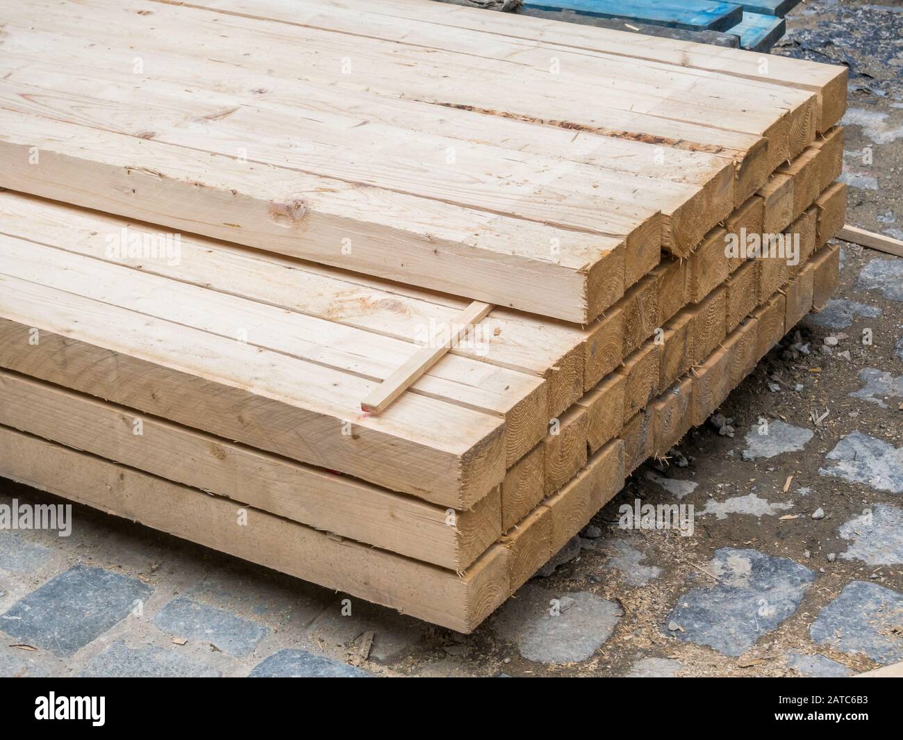Construction timber for a building site Stock Photo - Alamy
