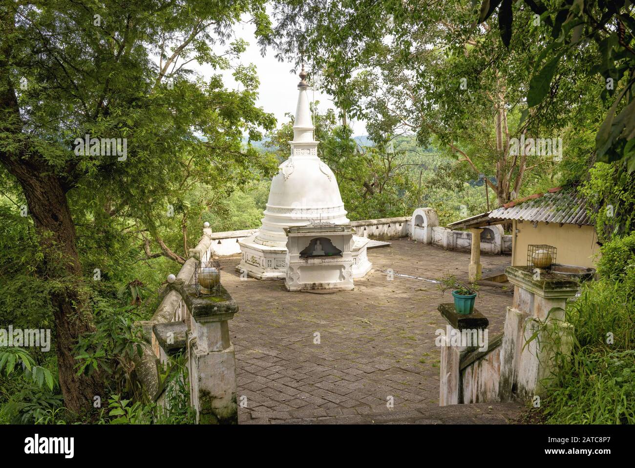 Buddhist maha vihara temple hi-res stock photography and images - Alamy
