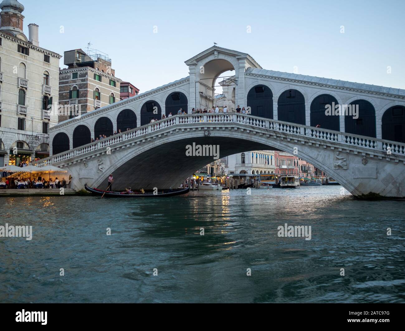 Stone pedestrian bridge hi-res stock photography and images - Alamy