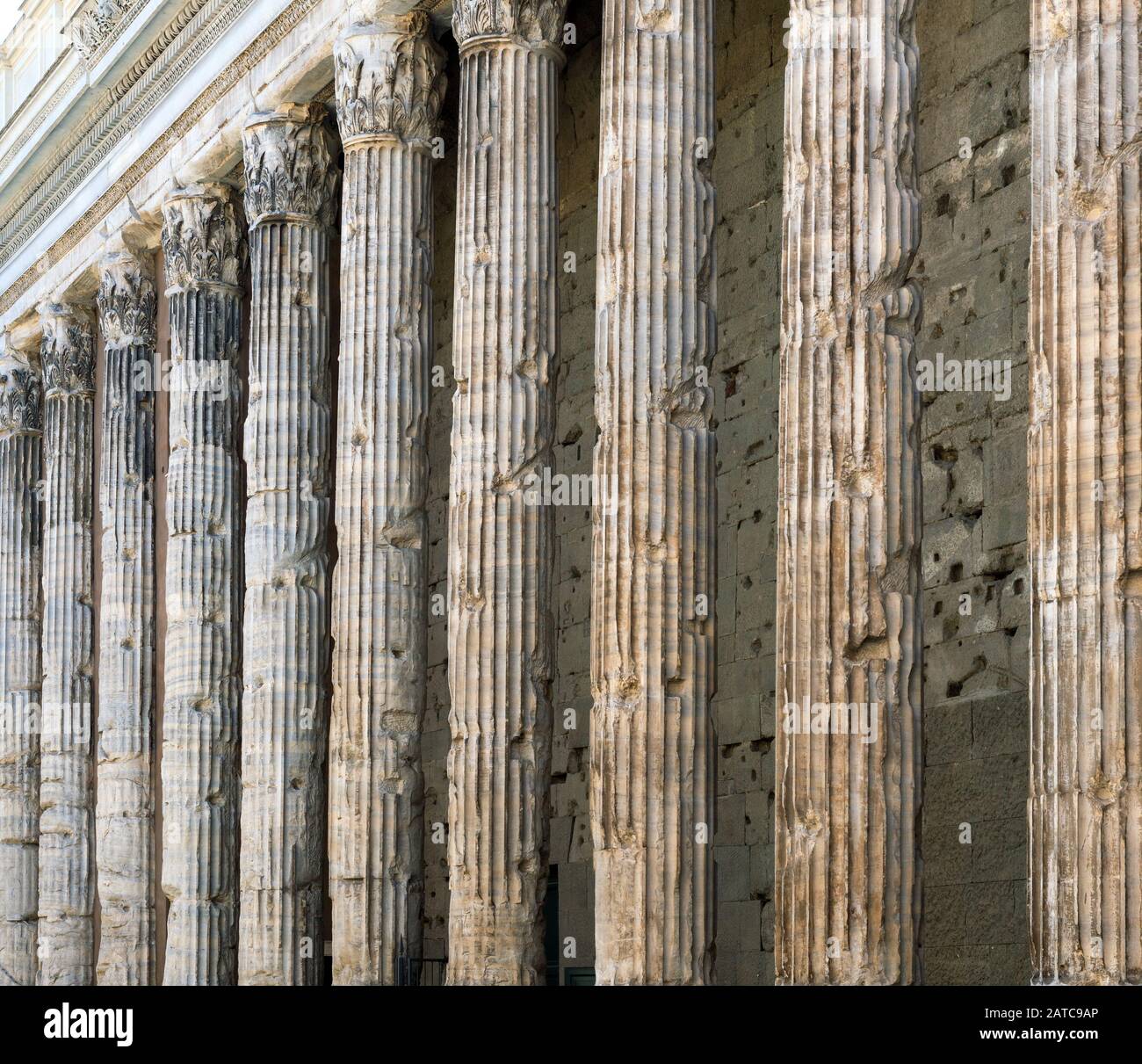 Ancient pillars rome hi-res stock photography and images - Alamy