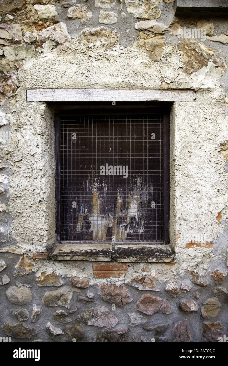 Facade of desolate house hi-res stock photography and images - Alamy