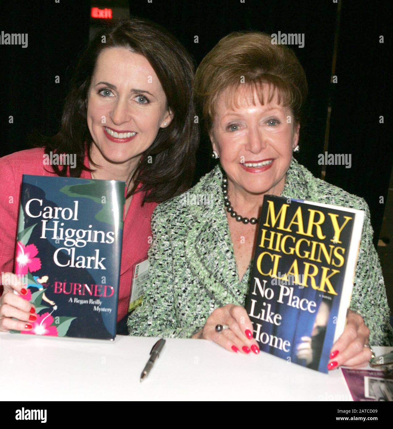 Jun 03, 2005; New York, NY, USA; Author CAROL HIGGINS CLARK & her ...
