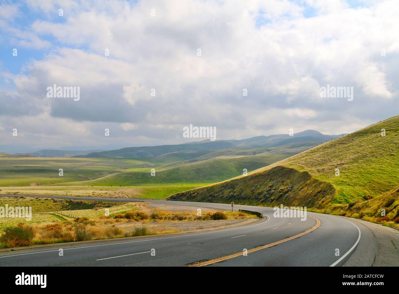 Empty stretch of highway hi-res stock photography and images - Alamy