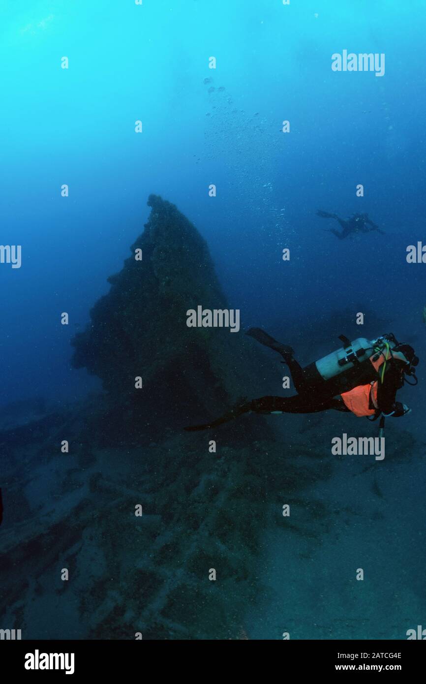Goliath grouper underwater wreck hi-res stock photography and images ...