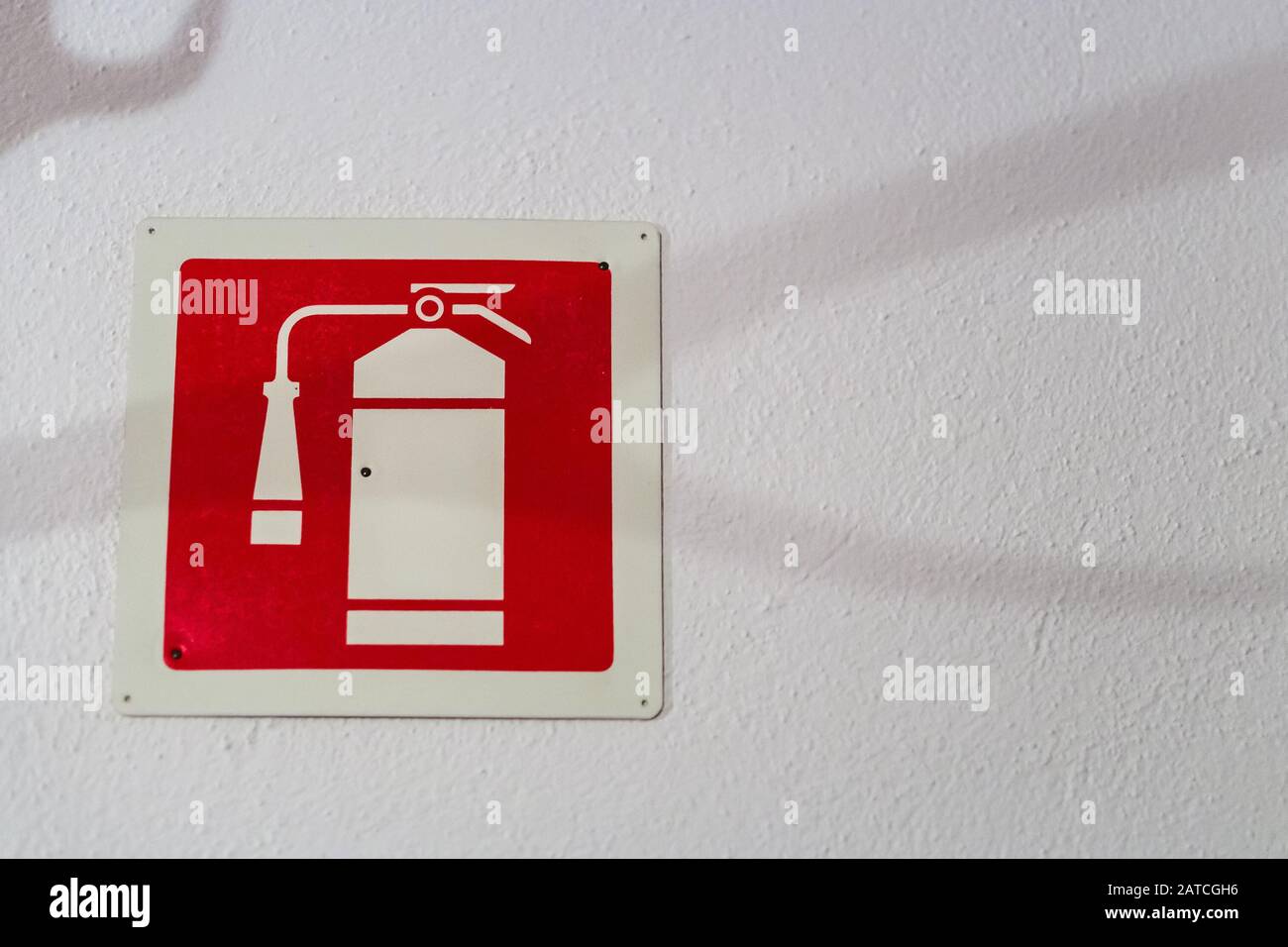 red and white sign indicating fire hydrant Stock Photo - Alamy