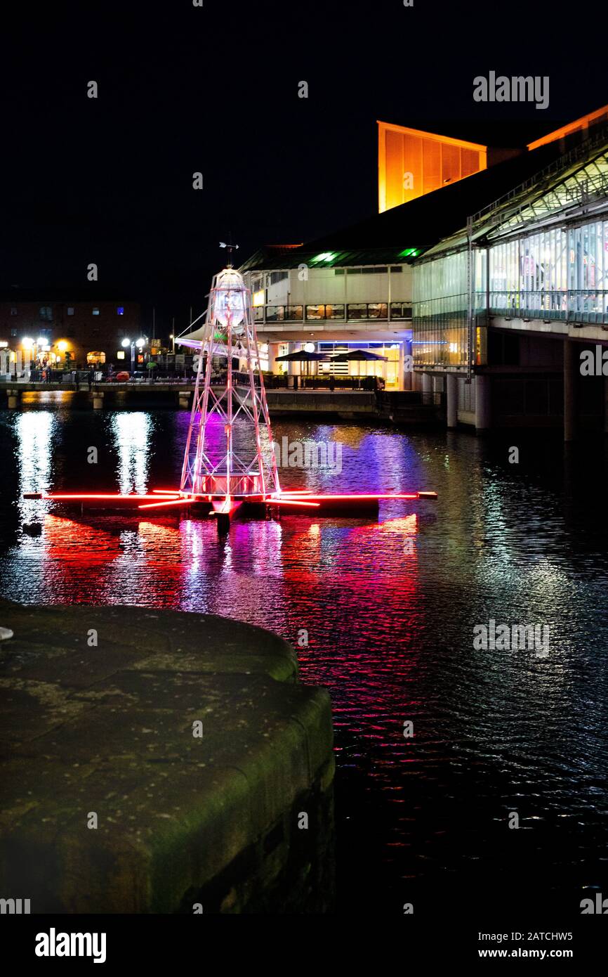 Hull docks at night hi-res stock photography and images - Alamy