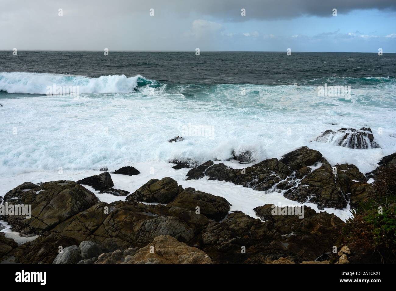 Waves Crash onto Rocks Along Pacific Coast on Big Sur Stock Photo - Alamy