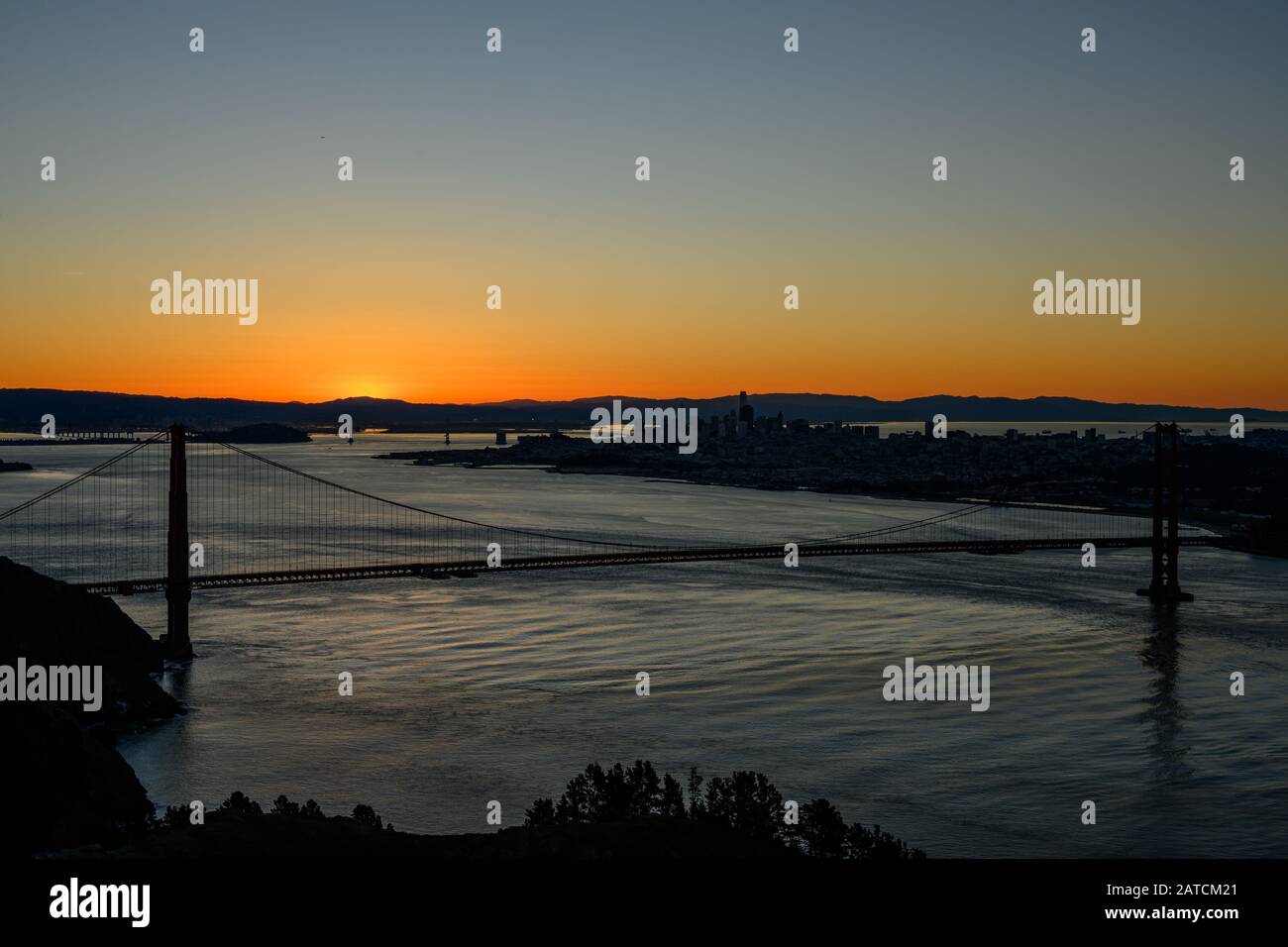 Golden gate bridge over waves hi-res stock photography and images - Alamy