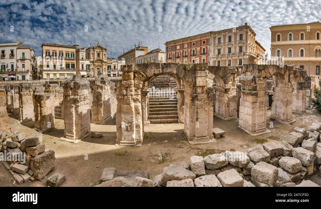 Roman ruins near amphitheatre, in Lecce, Apulia, Italy Stock Photo - Alamy