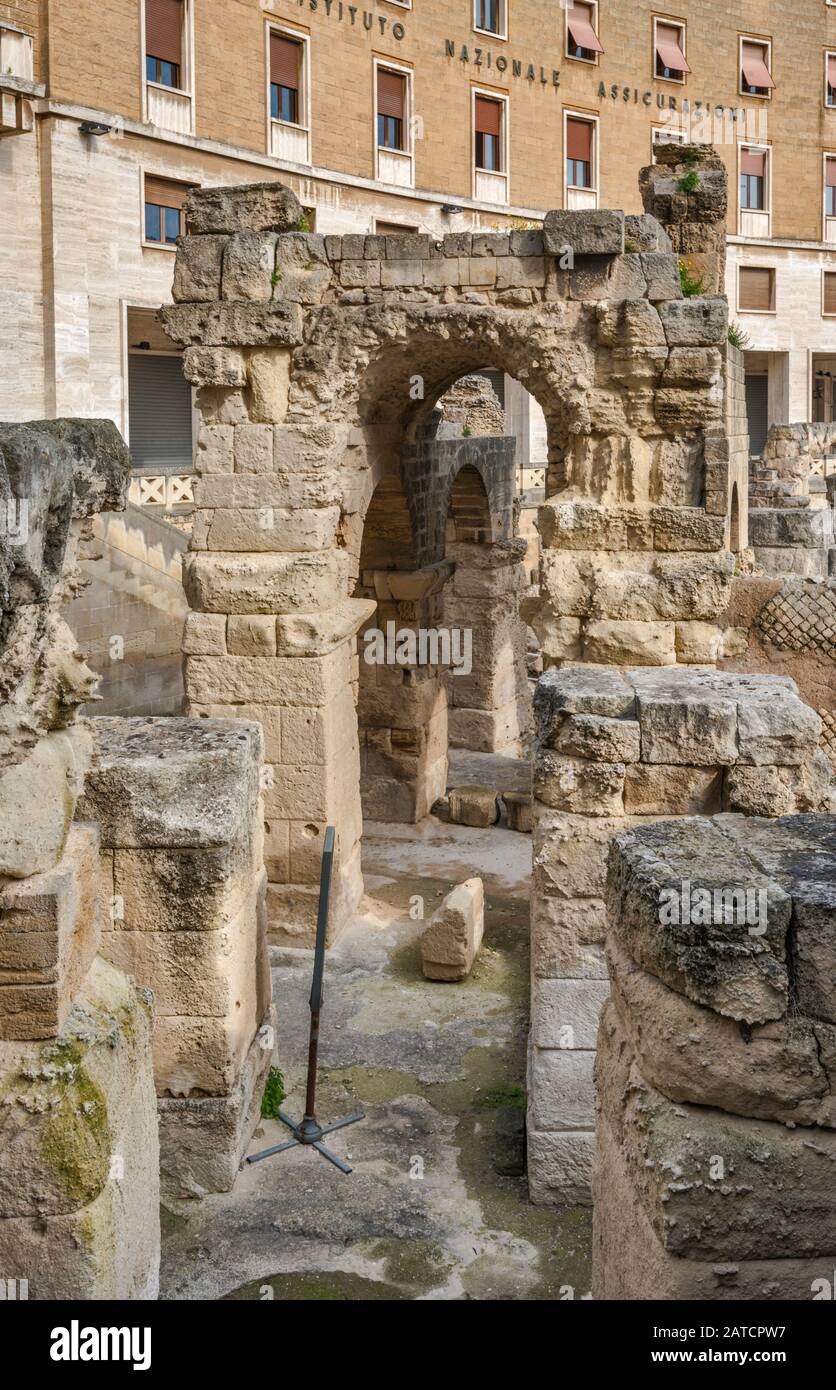 Roman ruins near amphitheatre, in Lecce, Apulia, Italy Stock Photo - Alamy