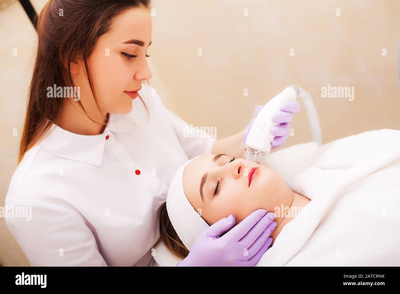 Woman getting LPG hardware massage at the beauty clinic Stock Photo - Alamy