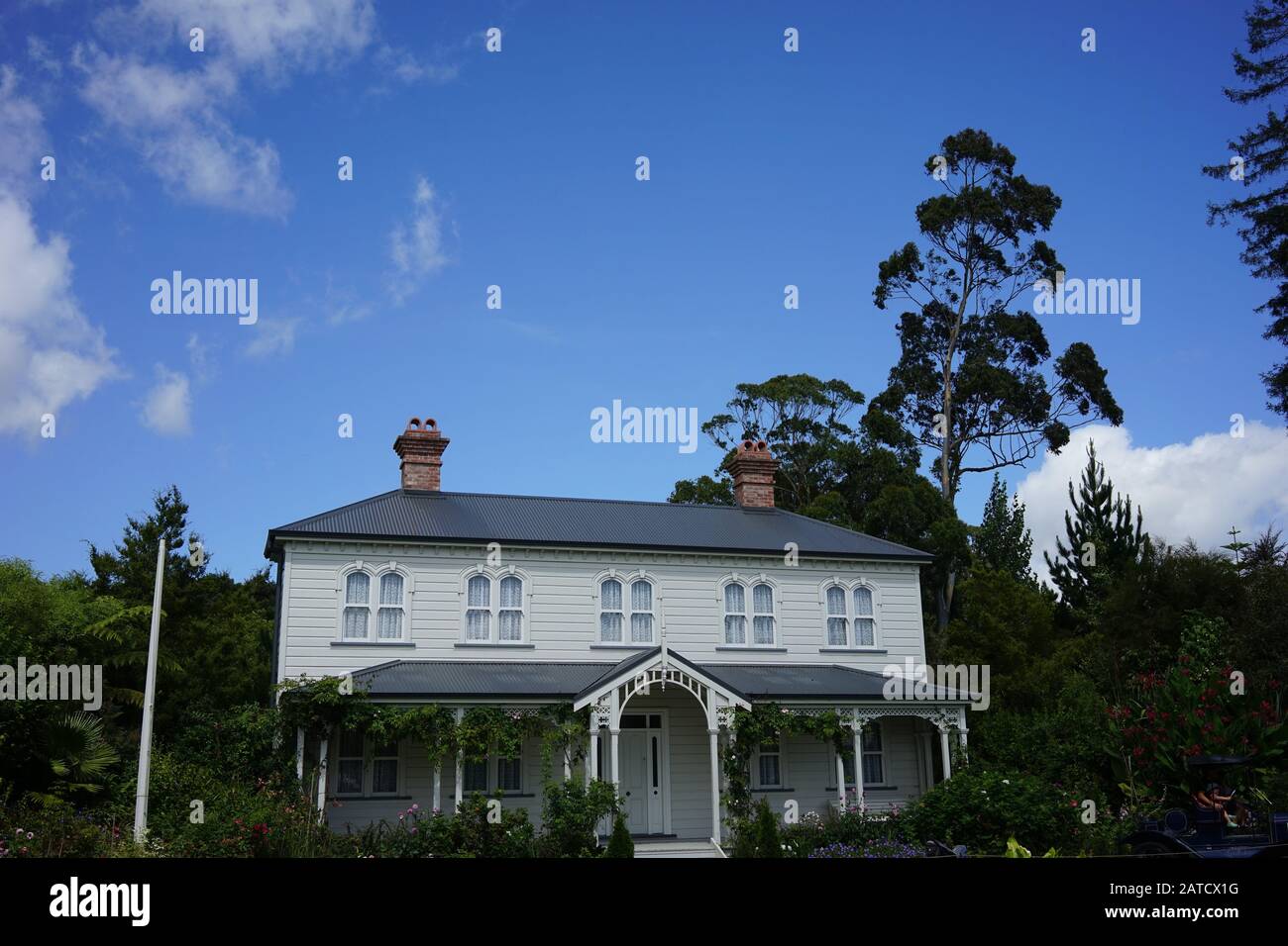 Beautiful shot of a white building in Hamilton Gardens, New Zealand ...