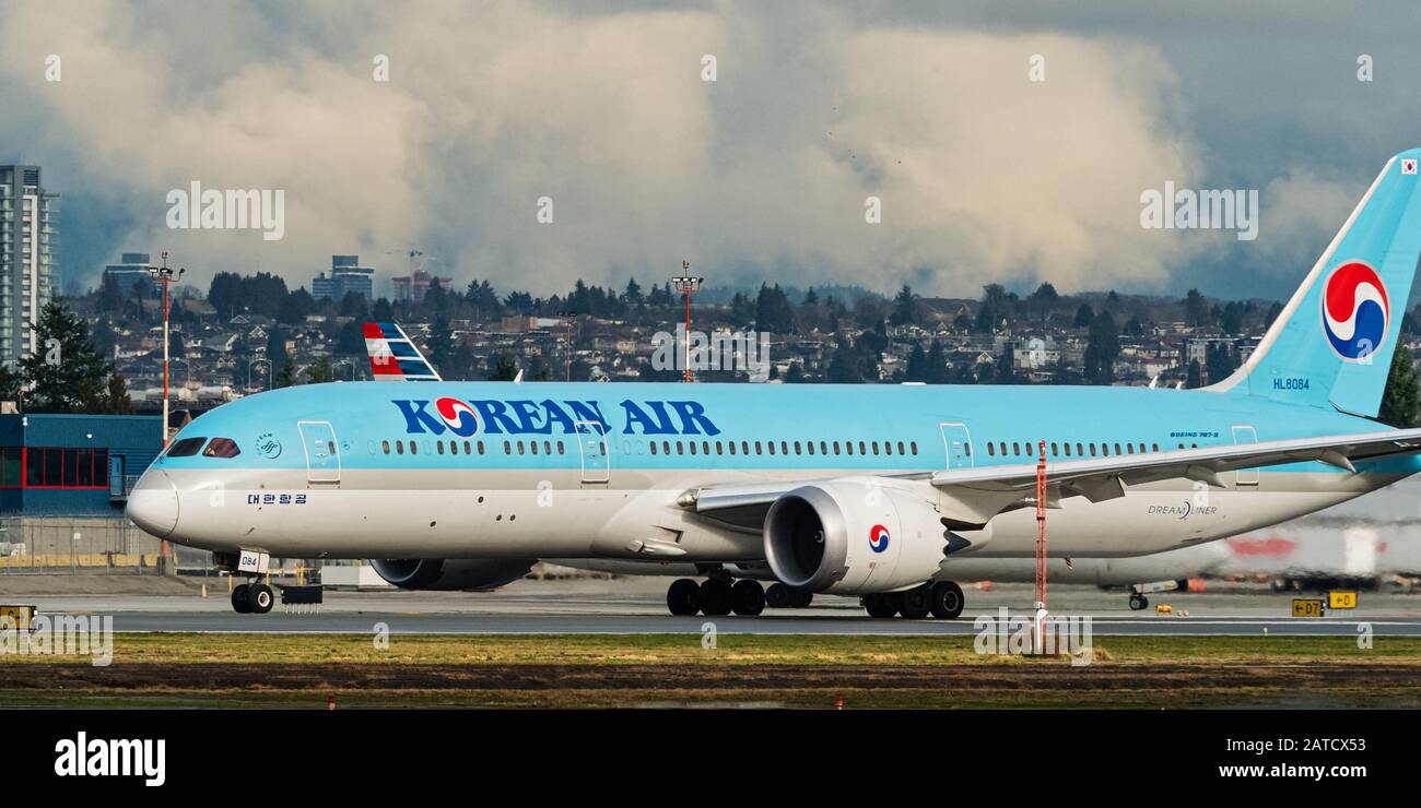 Richmond, British Columbia, Canada. 28th Jan, 2020. A Korean Air Boeing ...