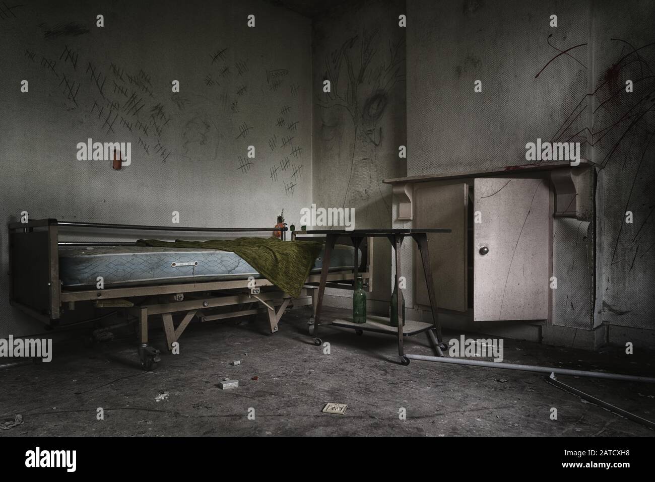 Broken bed hi-res stock photography and images - Alamy