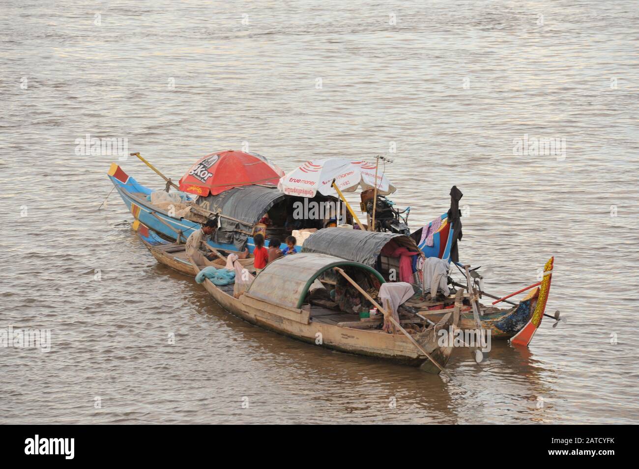 Khmer fishing boats hi-res stock photography and images - Alamy