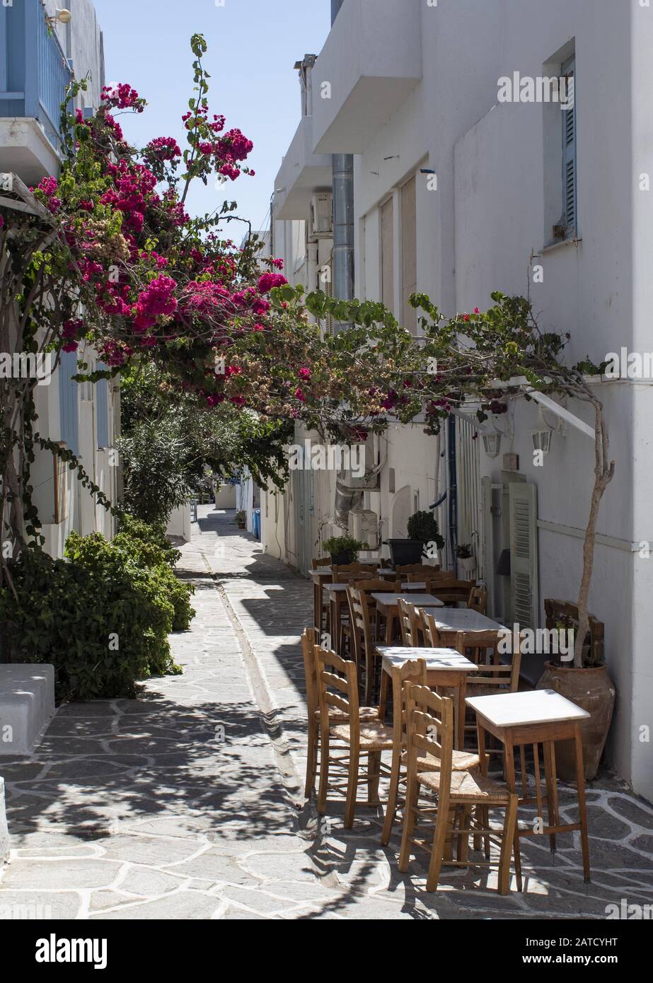 Outdoor café under canopy hi-res stock photography and images - Alamy