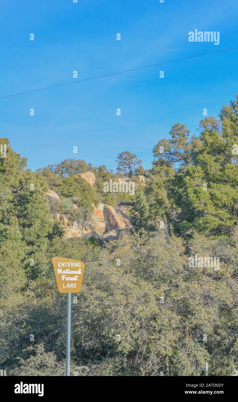 Entering national forest land sign hi-res stock photography and images ...