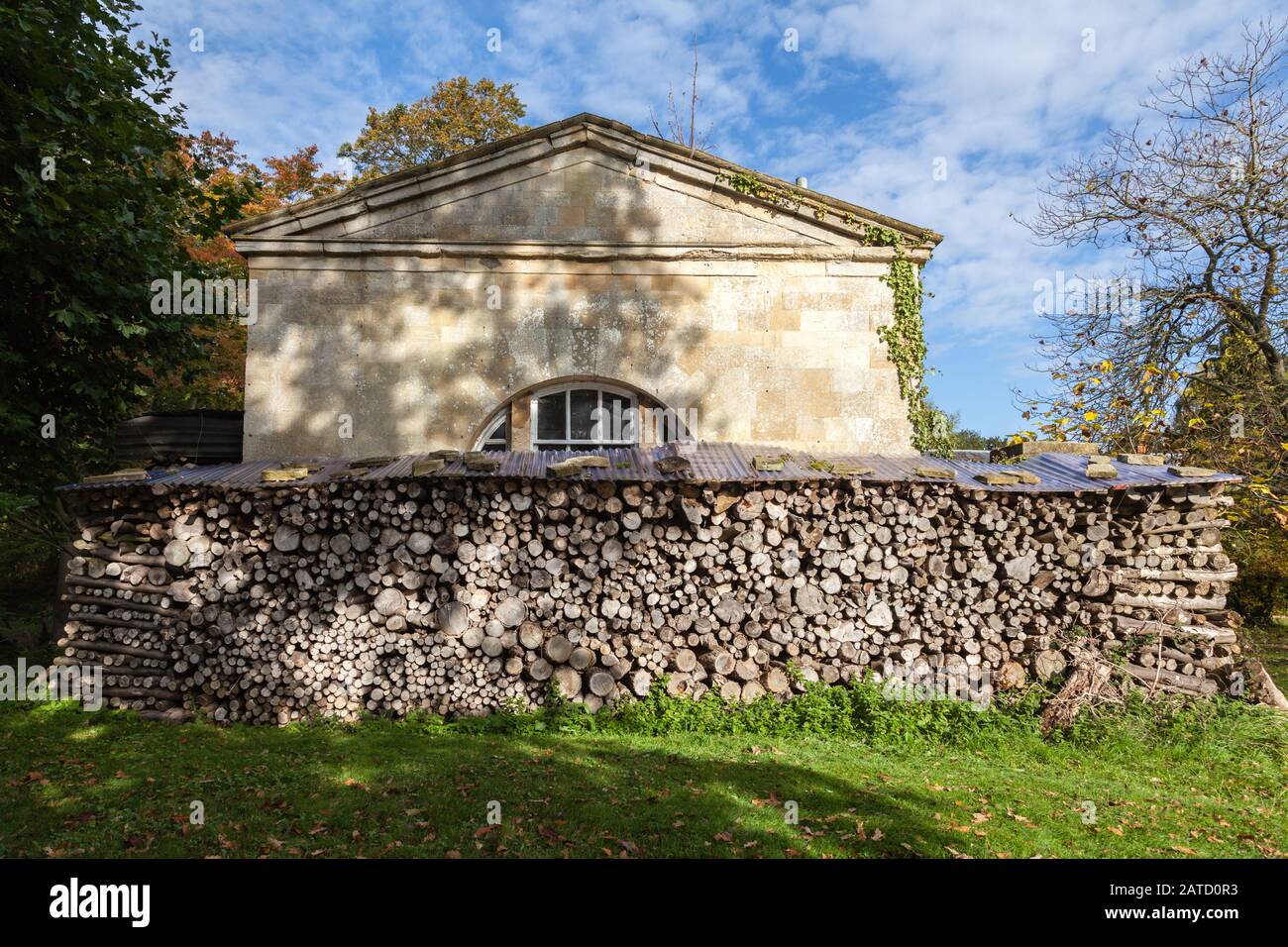 British logs fire hi-res stock photography and images - Alamy