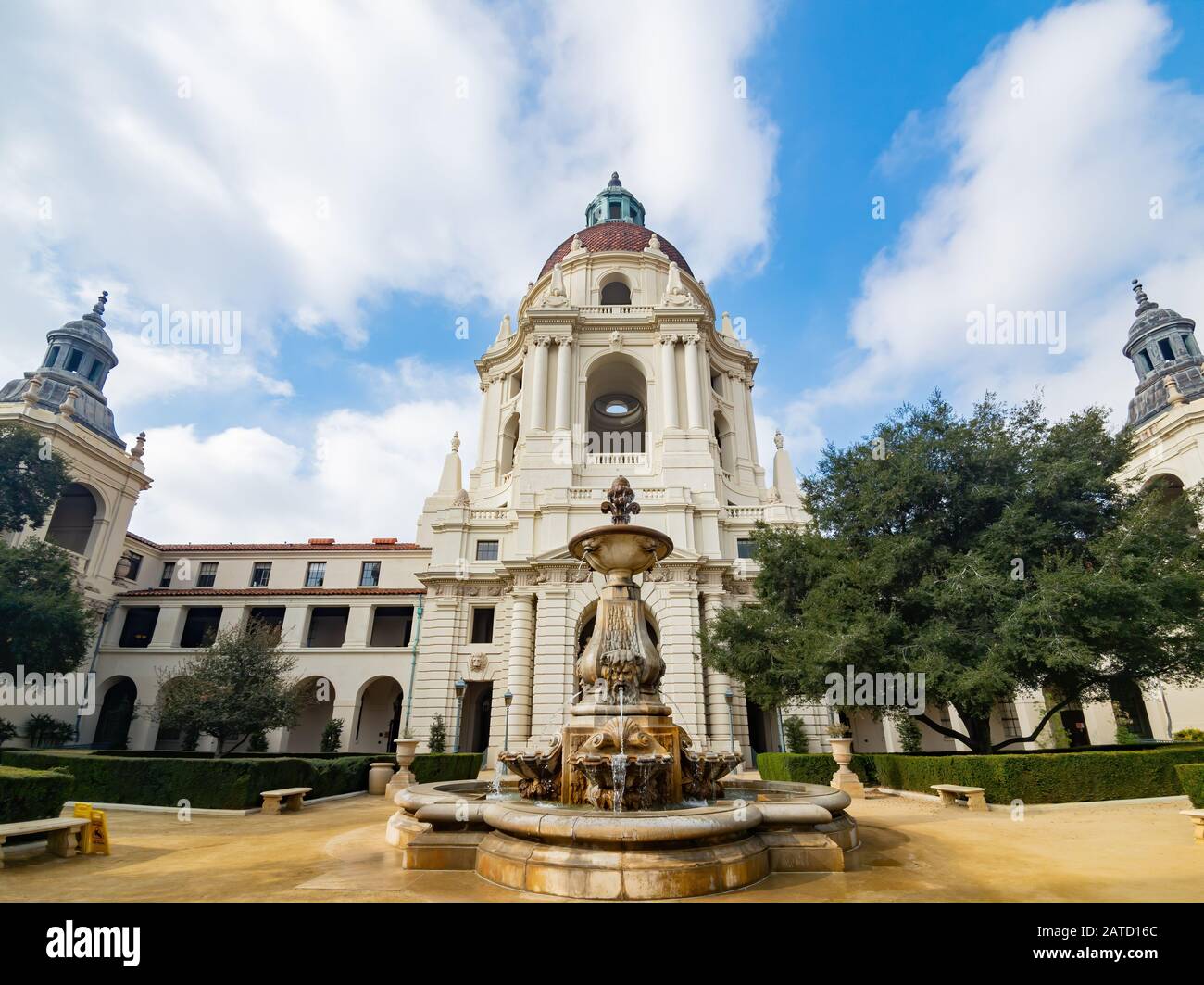 Afternoon building hi-res stock photography and images - Alamy