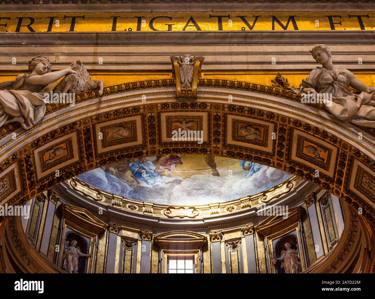 Inside st peters basilica hi-res stock photography and images - Alamy