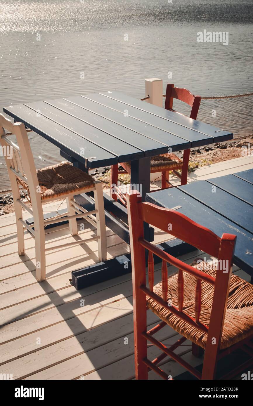 No one empty table hi-res stock photography and images - Alamy