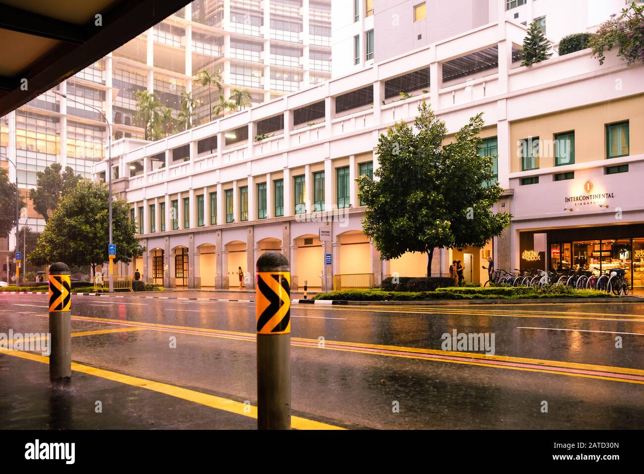 Singapore-29 JAN 2020:Singapore Bugis street night view after big rain ...