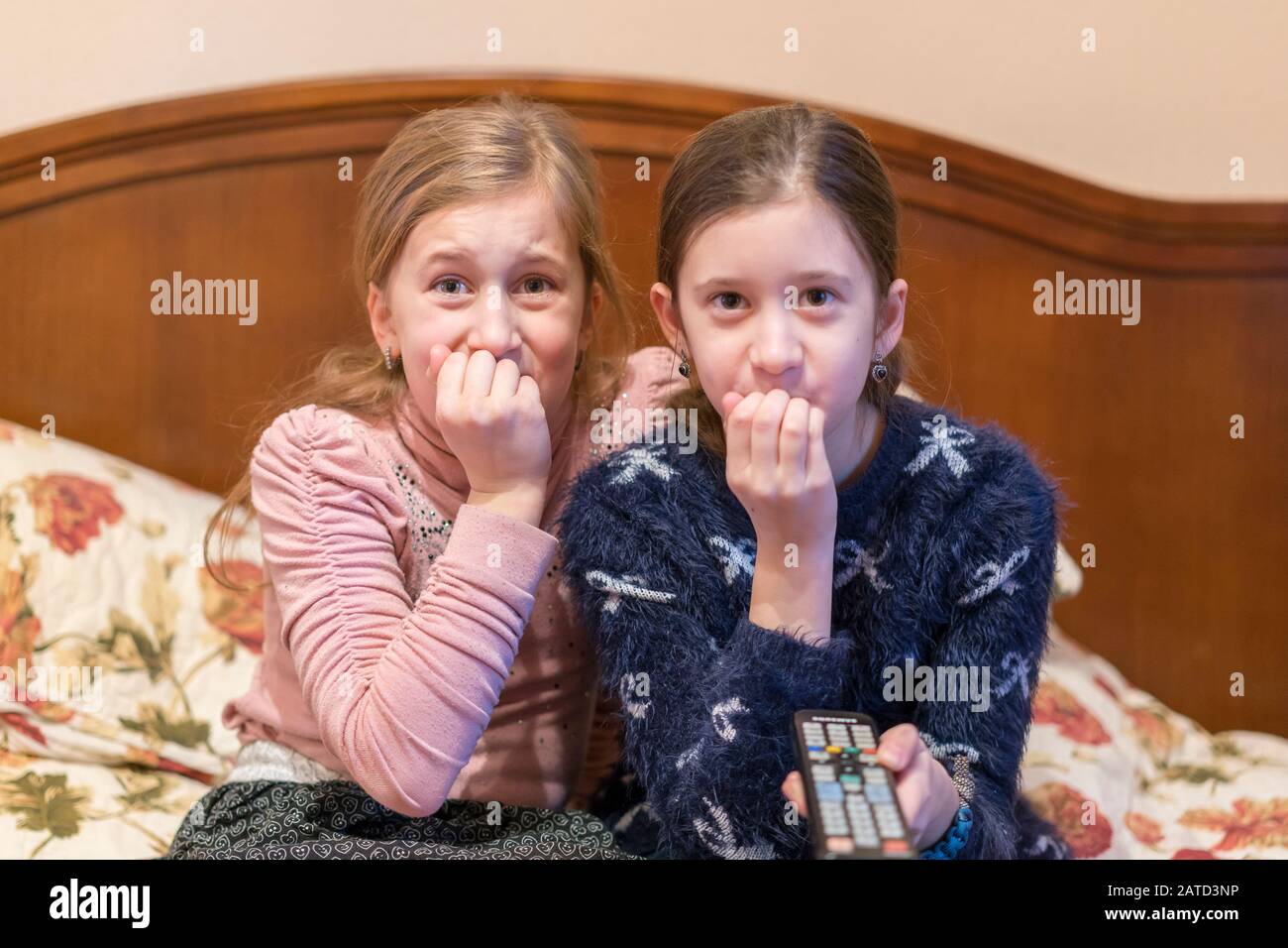Scared children watching tv hi-res stock photography and images - Alamy