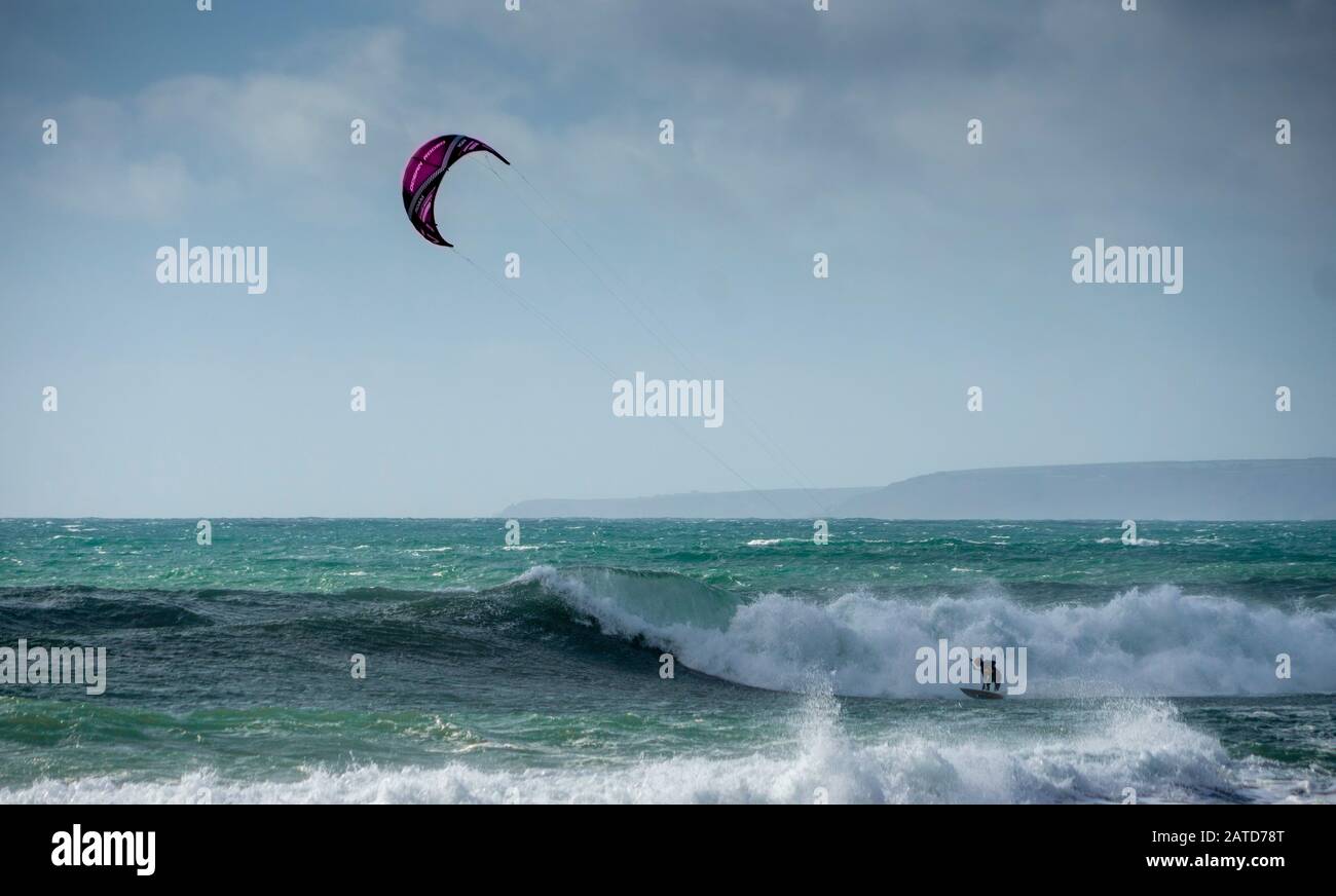 Cornish waves hi-res stock photography and images - Alamy
