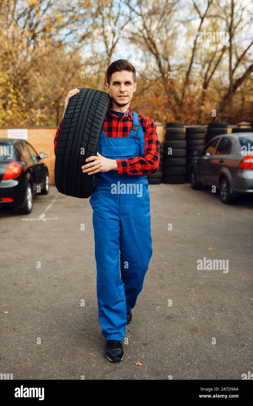 New tyre breakdown vehicle hi-res stock photography and images - Alamy