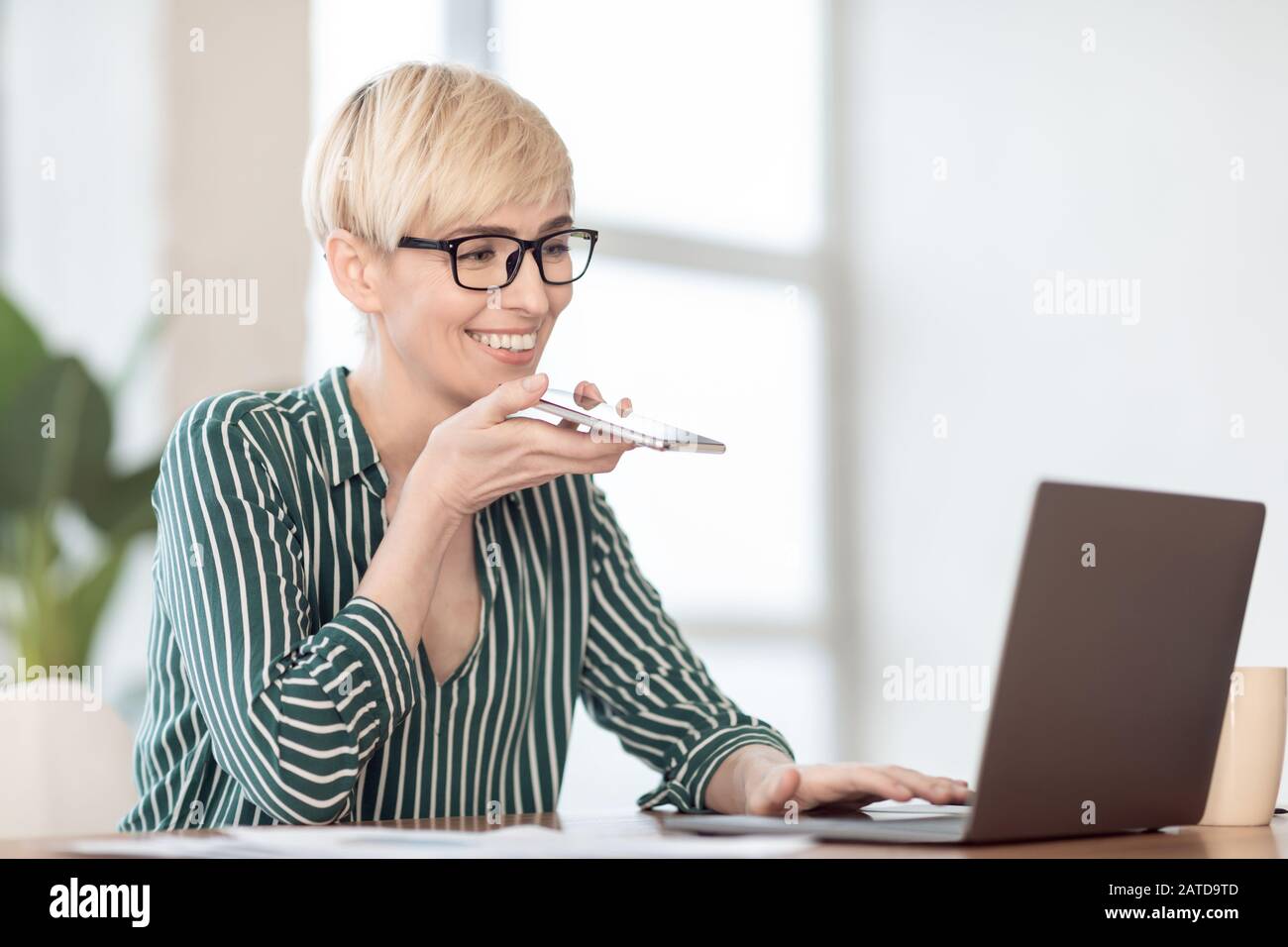 Lady assistant hi-res stock photography and images - Alamy
