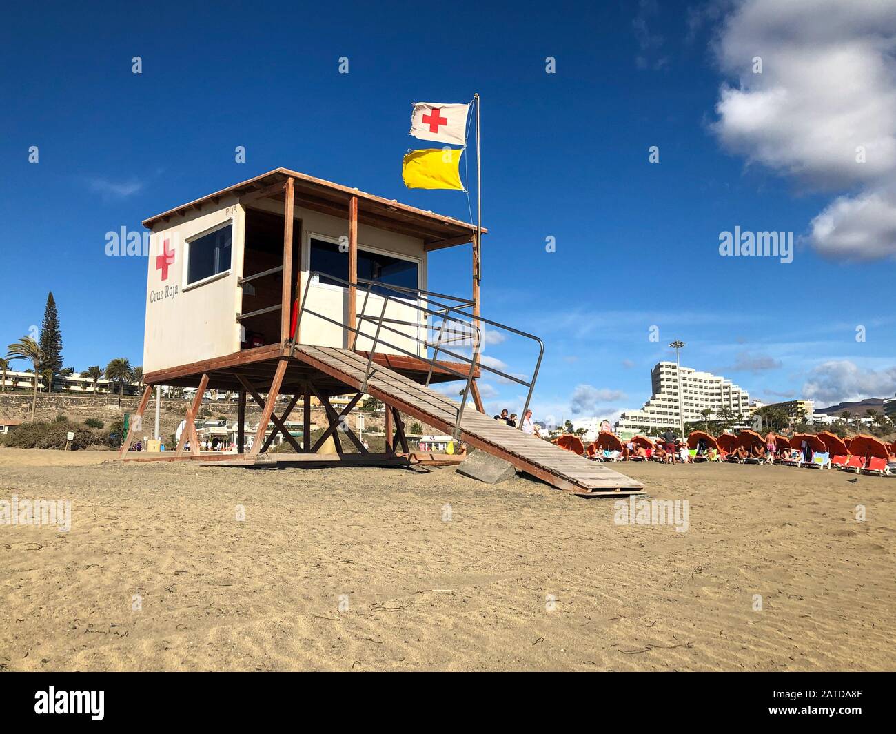 Red cross lifeguard hi-res stock photography and images - Alamy