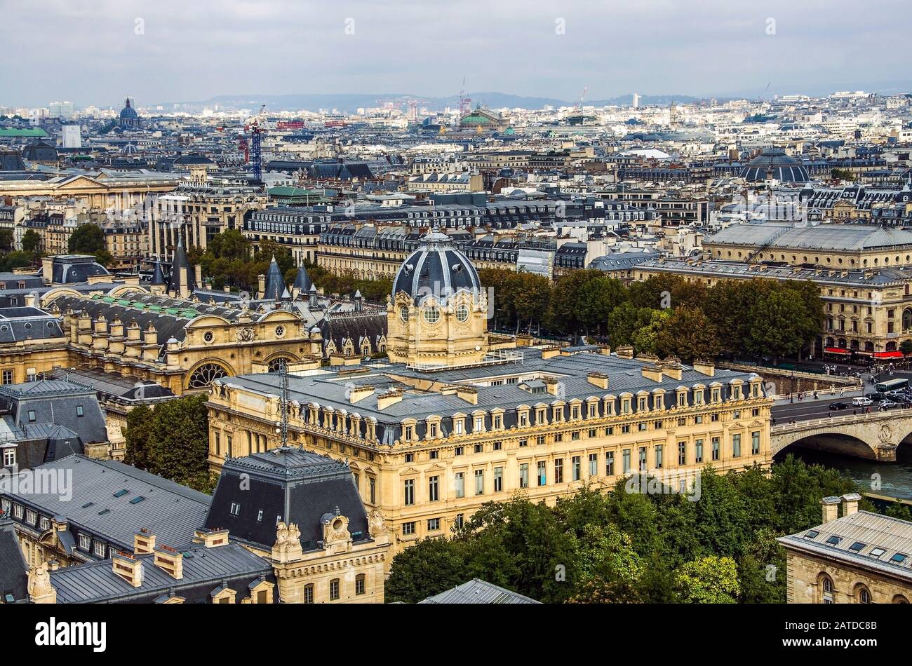 Old city paris hi-res stock photography and images - Alamy