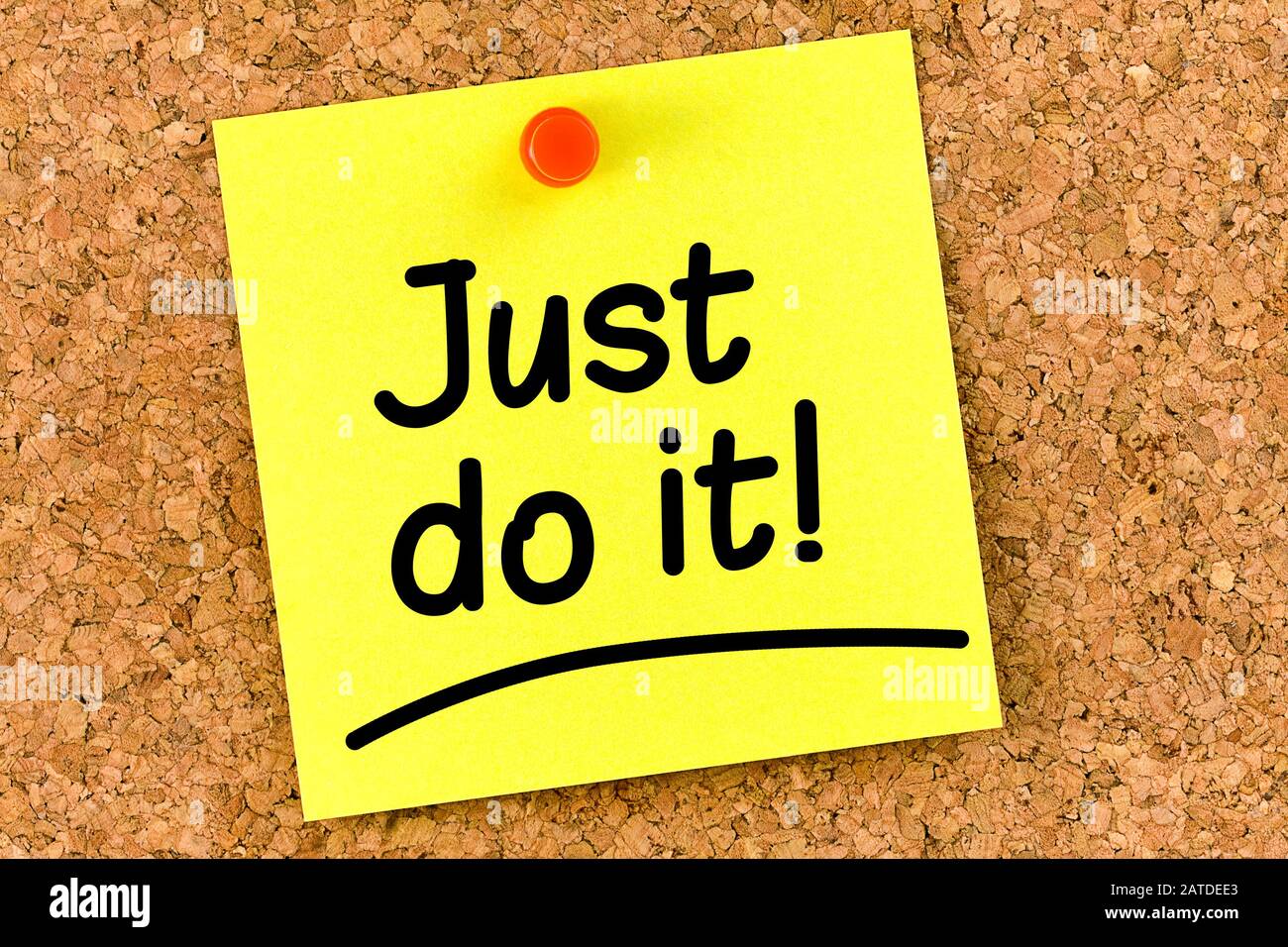 Closeup note on corkboard with just do it message on it Stock Photo - Alamy