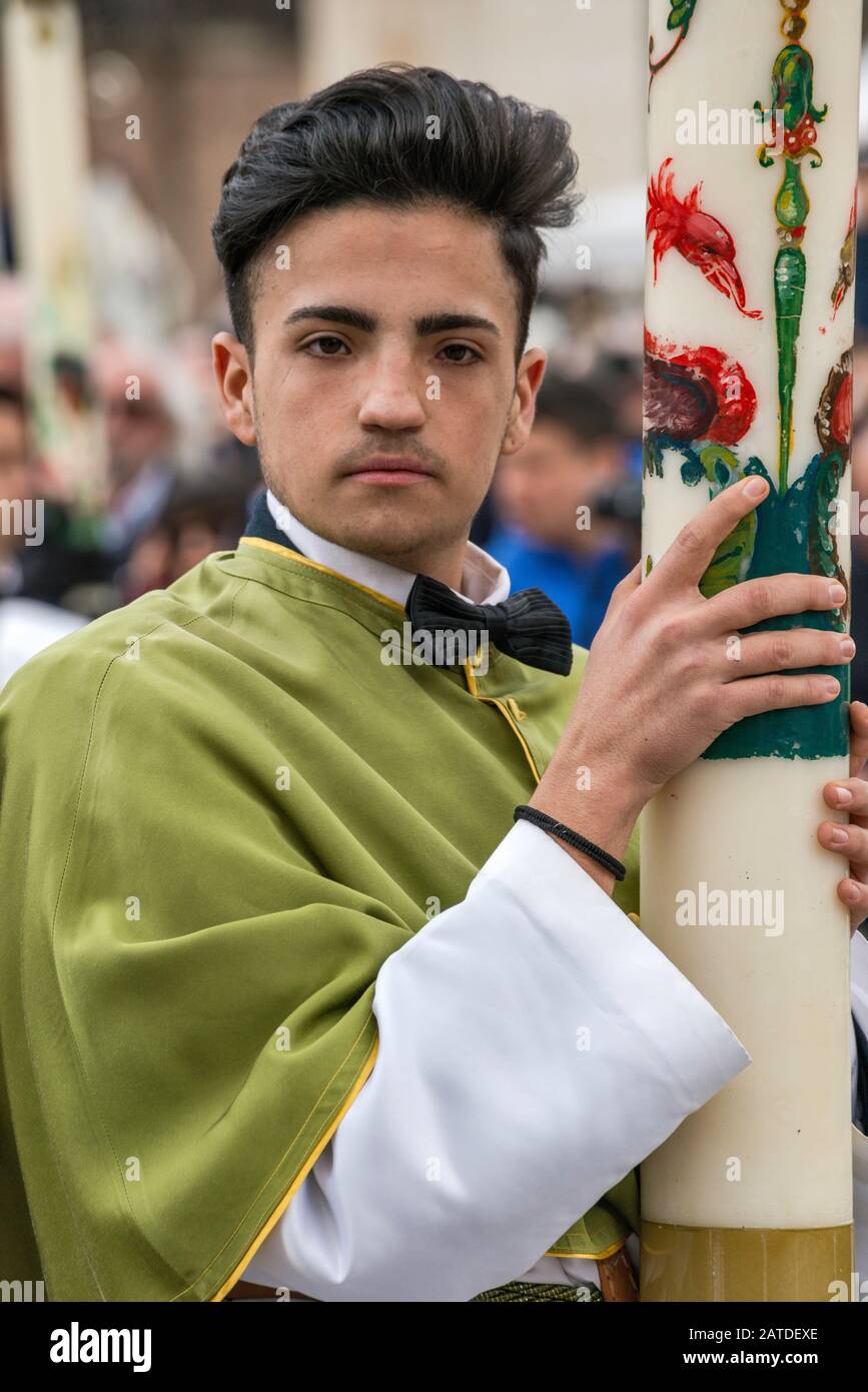 Madonna man hi-res stock photography and images - Alamy