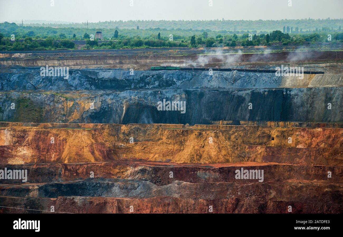 Opencast coal mine australia hi-res stock photography and images - Alamy