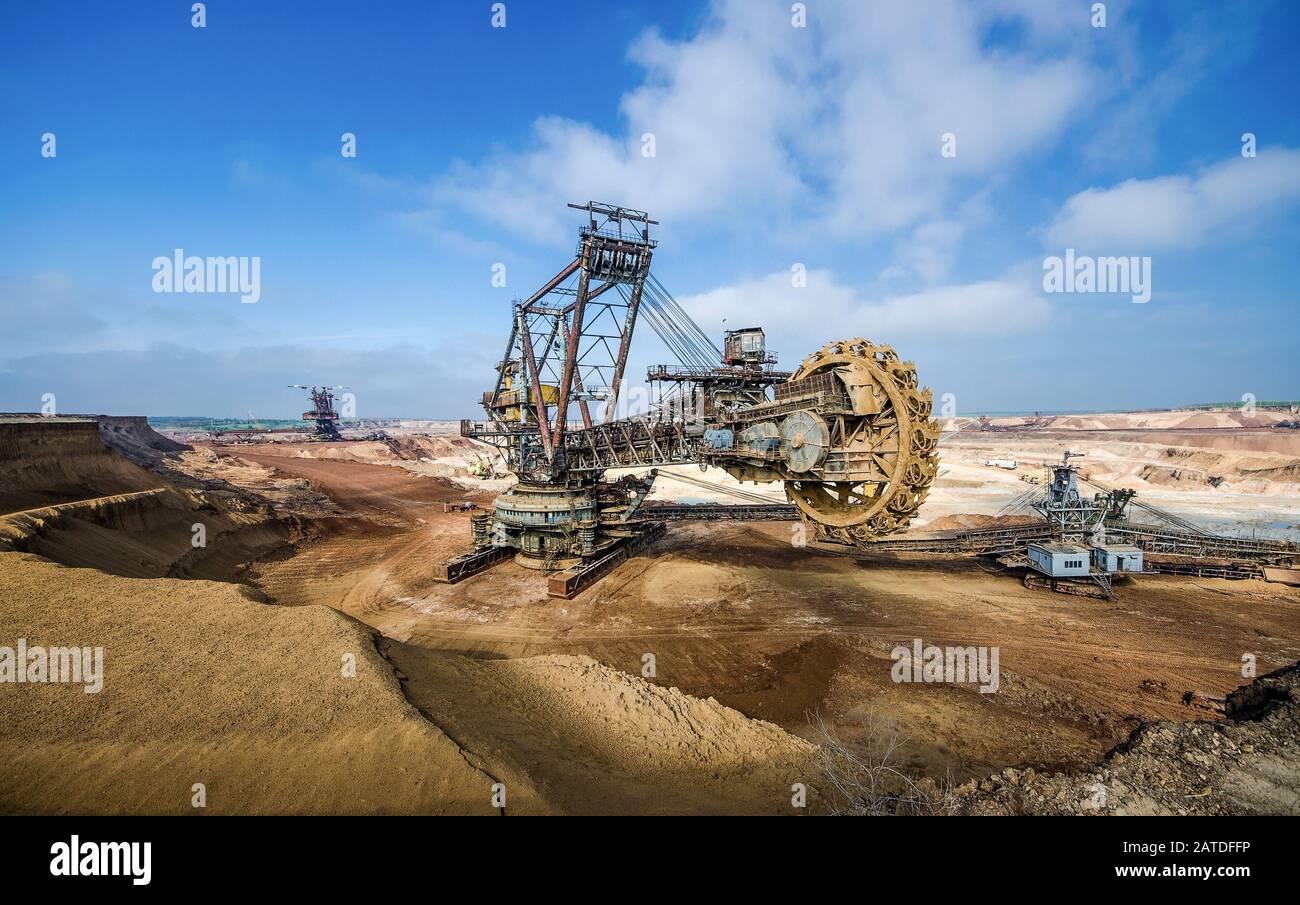 Biggest excavator in the world working, Bagger 228, Ukraine. Big mine ...