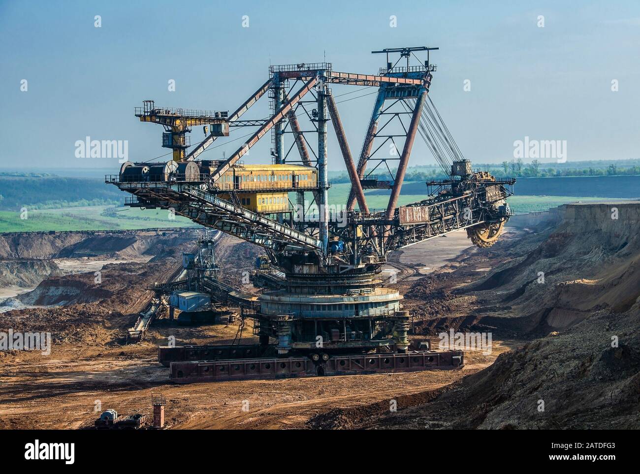 Biggest excavator in the world working, Bagger 228, Ukraine. Big mine ...